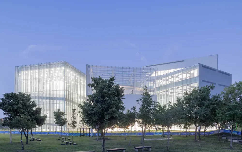 台中にSANAA設計の複合文化施設が開館──美術館と図書館を融合し、学際的な文化体験を創造 | ARTnews JAPAN（アートニュースジャパン）