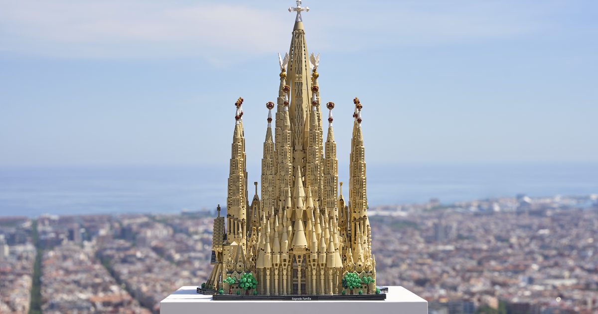 サグラダ・ファミリアを1万2060ピースで再現！ レゴ史上最大の建築モデルが登場 | ARTnews JAPAN（アートニュースジャパン）